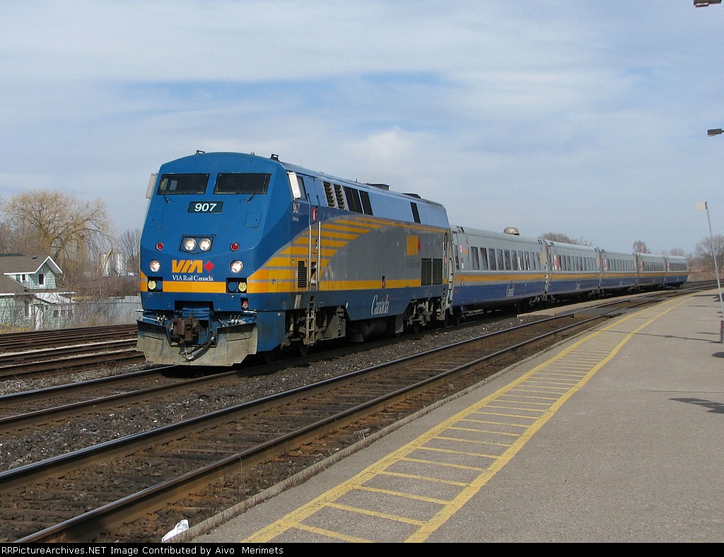 VIA 907 at Cobourg